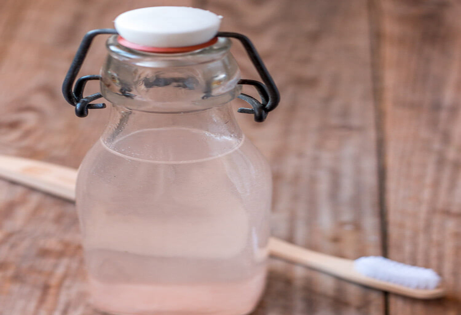 Le meilleur truc pour faire un rince-bouche maison (Facile et économique!) Le meilleur truc pour faire un rince-bouche maison (Facile et économique!)