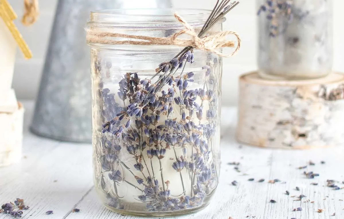 Recette DIY : Bougies dans des pots Mason à la lavande
